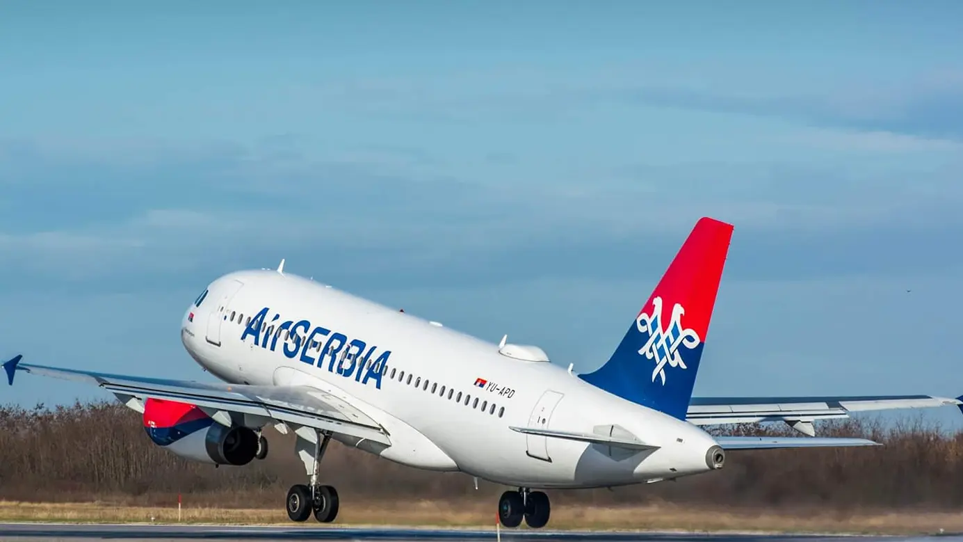 Avion Er Srbije na letu za London prinudno sleteo u Prag